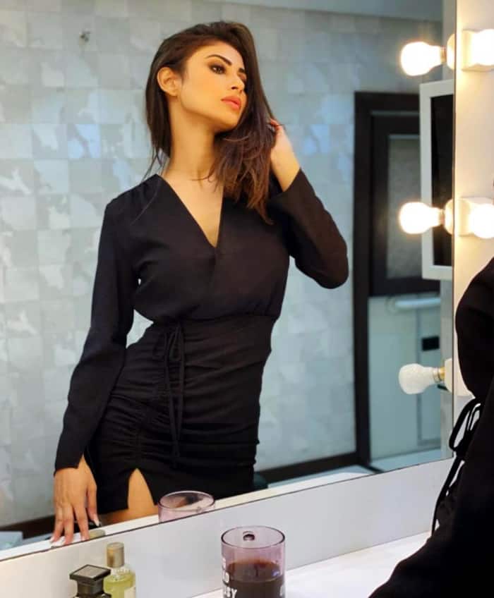 Mouni Roy In All-Black Ensemble Is Oozing Oomph, See Her Latest Photos