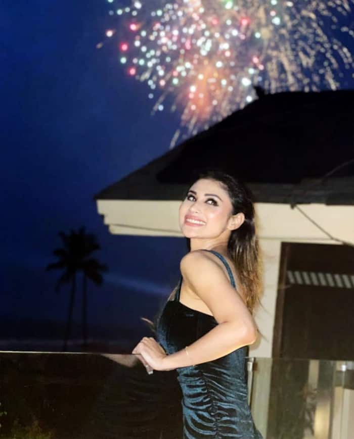 Mouni Roy Looks Super Sexy In This Outfit See Pics