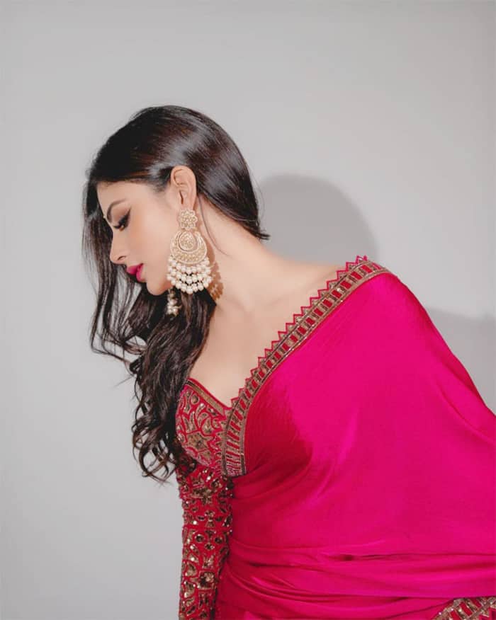 Mouni Roy Drops Sizzling Pictures In Hot Blouse And Satin Saree