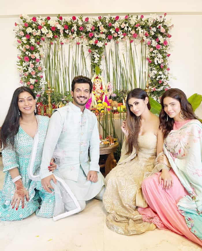 Mouni Roy Flaunts Her Bare Back In Sexy Lehenga Look