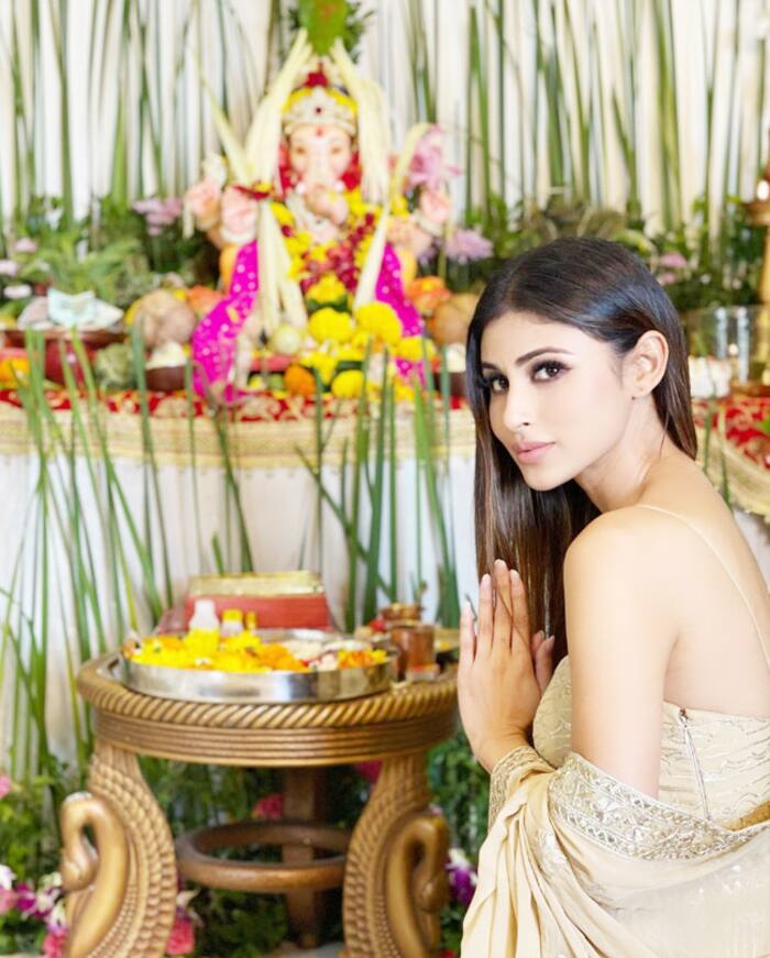 Mouni Roy Flaunts Her Bare Back In Sexy Lehenga Look