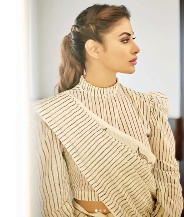 Mouni Roy Wears a Sheer Floral Saree And Looks Magical - Check Viral ...