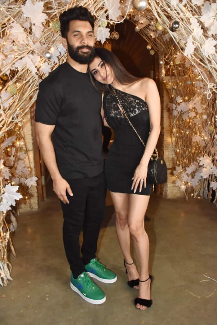 Sexy Photos: Mouni Roy Gets Kiss From Husband Suraj Nambiar in Her ...