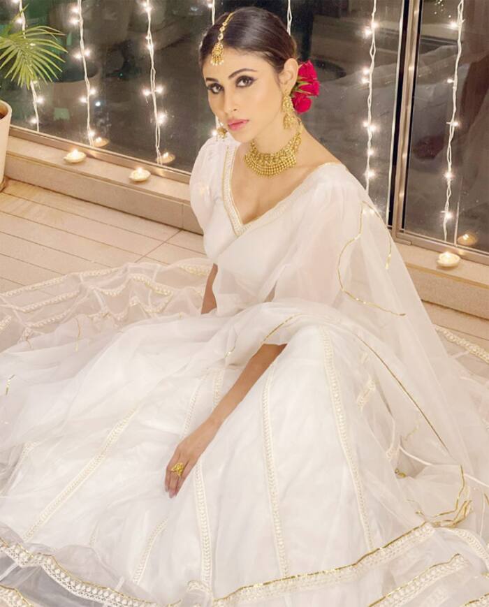 OMG! Mouni Roy Is The Eternal Beauty In White Organza Lehenga, Her ...
