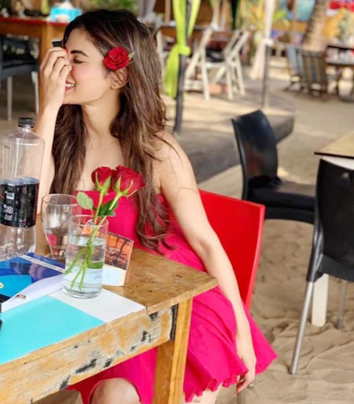 Mouni Roy’s Pictures From Goa Trip Will Make You Want to Take Break ...