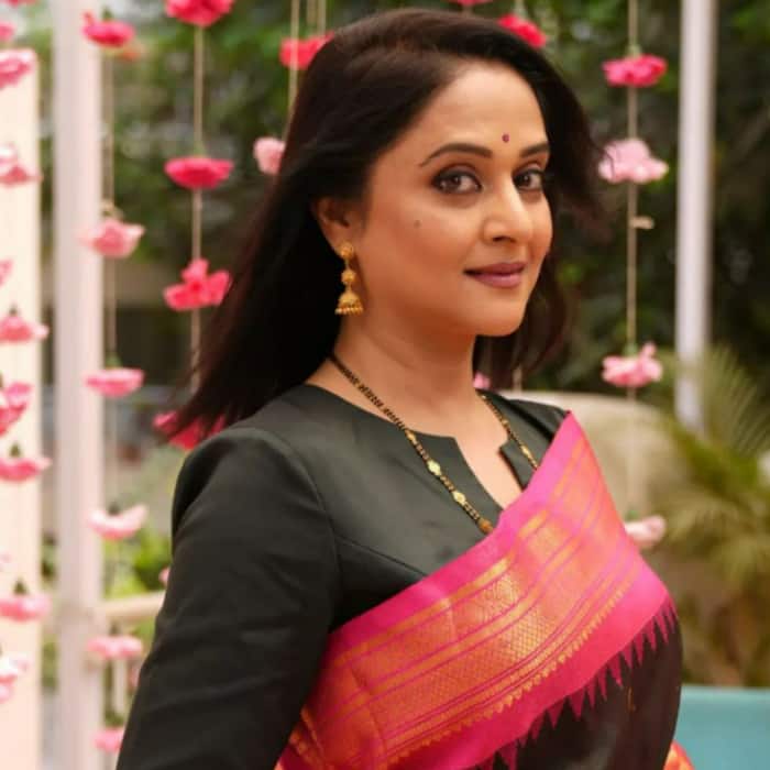 Remember Son Pari Actress Mrinal Kulkarni? Here's How She Looks 18 Years After The Show - See Pics