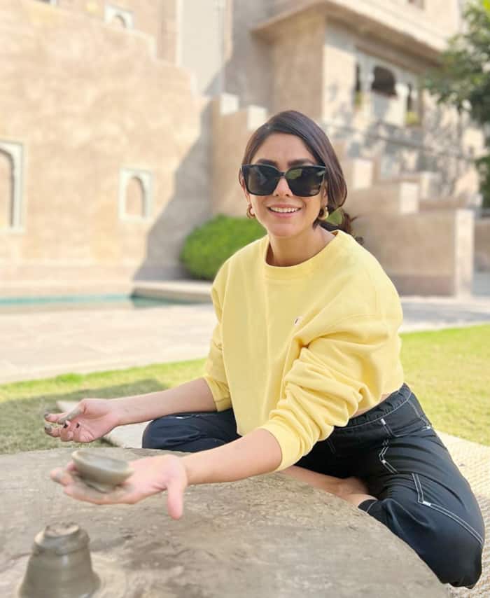 Mrunal Thakur Drives Away Our Midweek Blues Far Away With Her Comfy ...