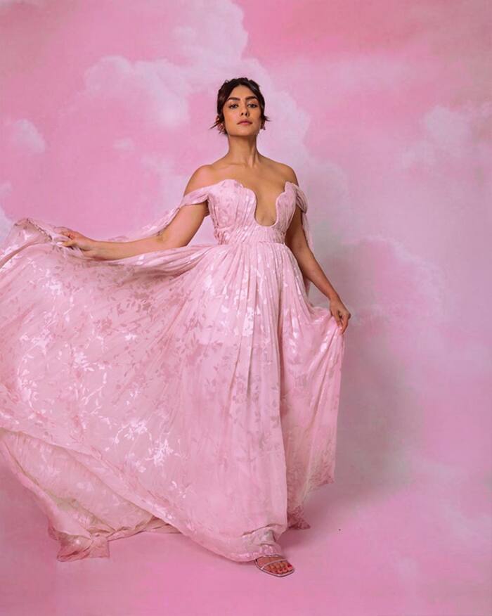 Mrunal Thakur Hails as a Princess in Dreamy Pink Strapless Gown- See ...