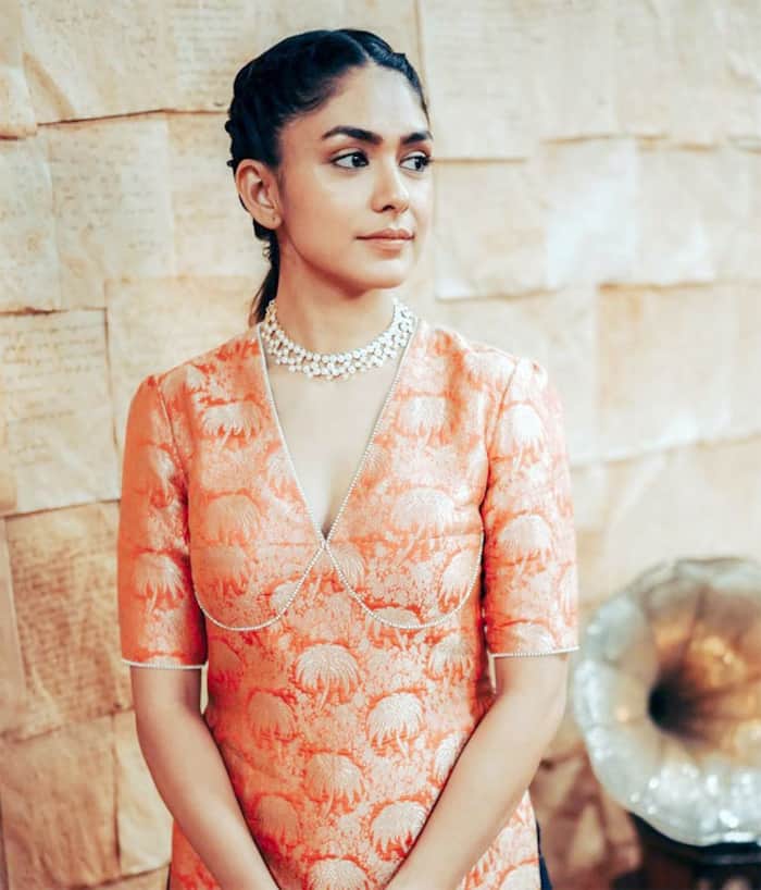 Mrunal Thakur Desi Girl