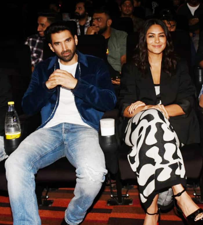 Mrunal Thakur Looks Like a Vision in Black And White Bodycon Gown & Baggy Blazer - See Viral HOT ...