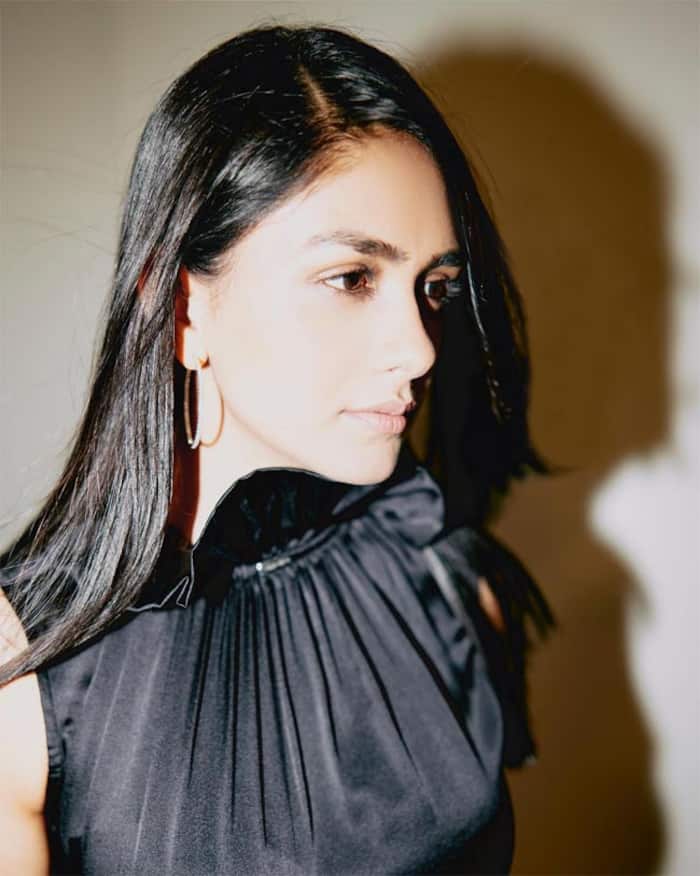 Mrunal Thakur Flaunts Her Sartorial Sense of Fashion in Black Co-Ord ...