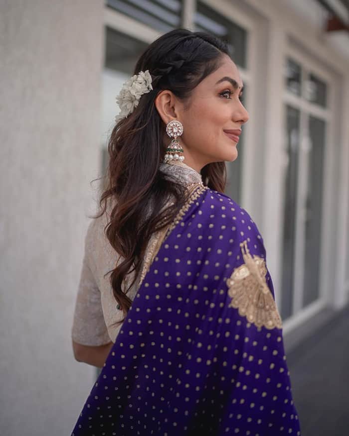 Mrunal Thakur Leaves The Internet Breathless in Ethnic Wear
