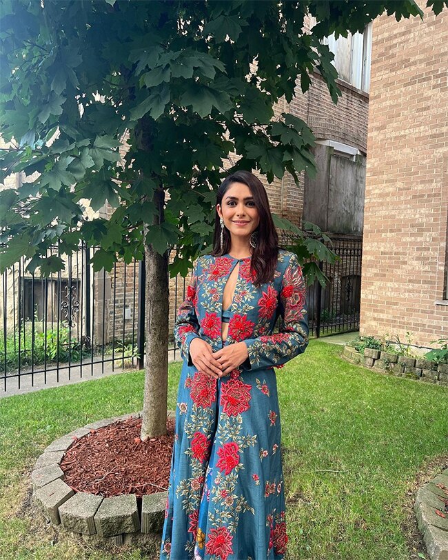 Mrunal Thakur sizzles in her latest pictures