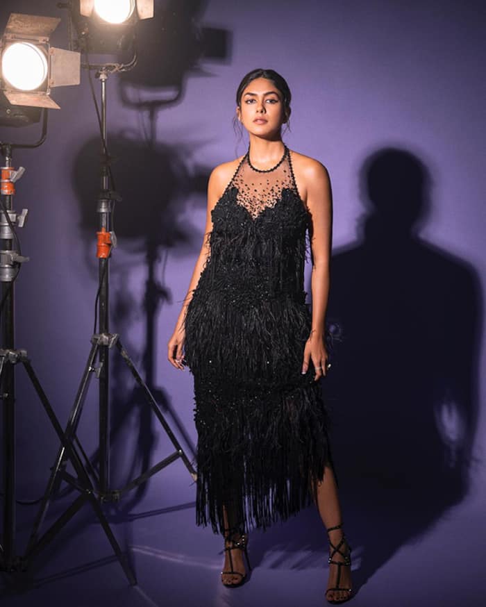 Mrunal Thakur Looks Like A Sexy Vision In Latest Pics