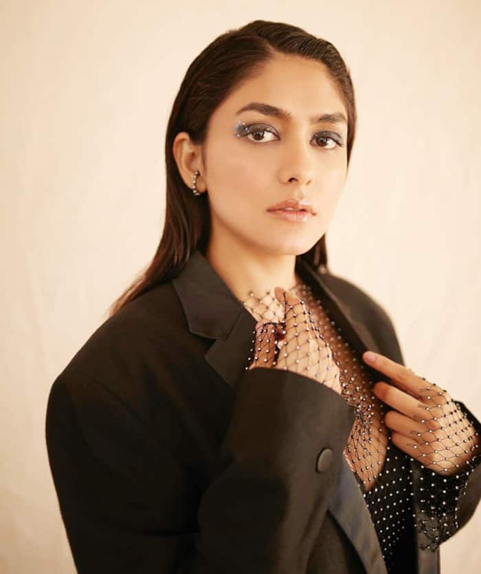 Mrunal Thakur Looks Sexy And Glamorous in Black Oversized Co-Ord Set With Mesh Bralette - See ...