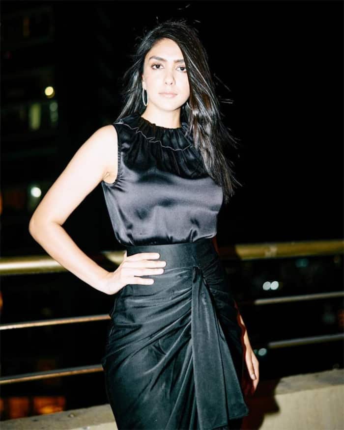 Mrunal Thakur Flaunts Her Sartorial Sense of Fashion in Black Co-Ord ...