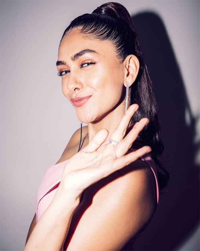 Mrunal Thakur Makes Jaws Drop in Latest Photos in Pink