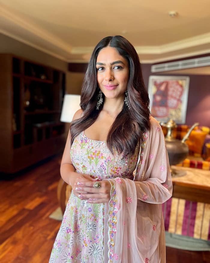 Mrunal Thakur Dazzles in Hot Sharara Suit - See Viral Photos