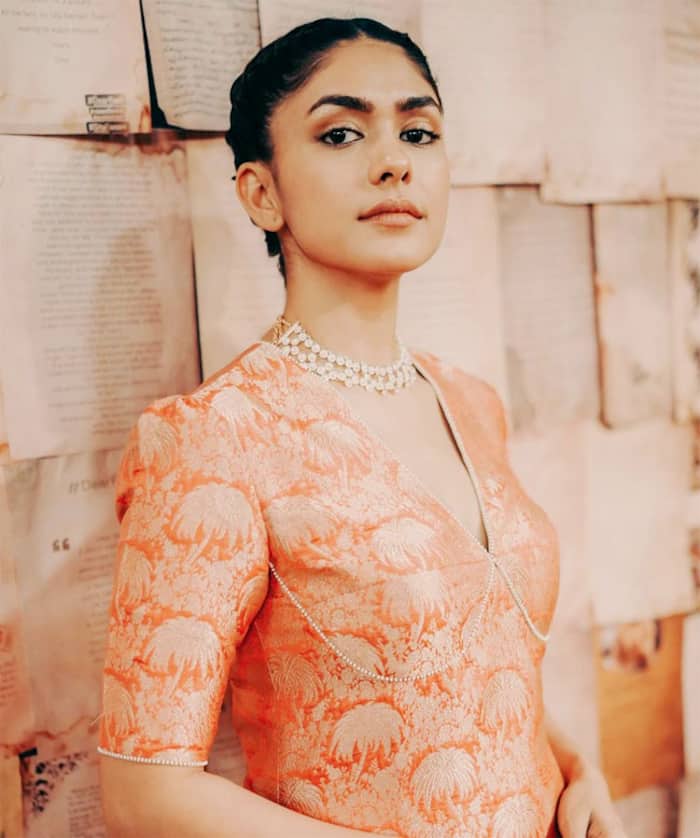 Mrunal Thakur Dazzles in Brocade Peach Colour Kurta - See Viral Photos