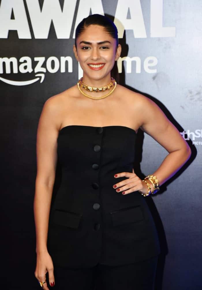 Mrunal Thakur Looks The Hottest in All Black Outfit