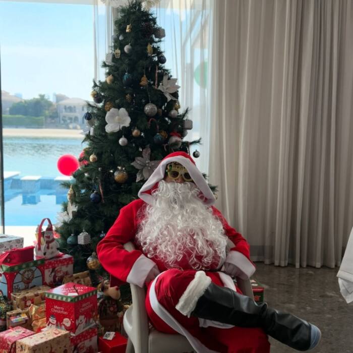 MS Dhoni turns Santa Claus for daughter Ziva, wife Sakshi and Kriti ...
