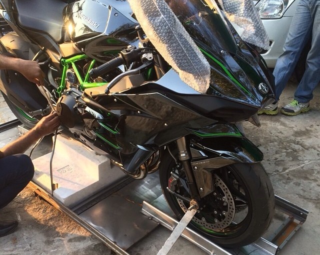 MS Dhoni Bike Collection: Kawasaki Ninja H2