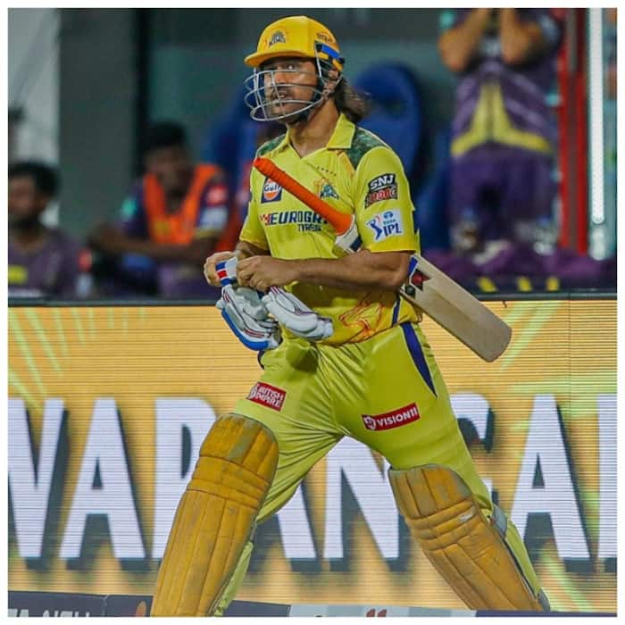Nostalgia for MS Dhoni as he looks at the World Cup trophy which he won ...