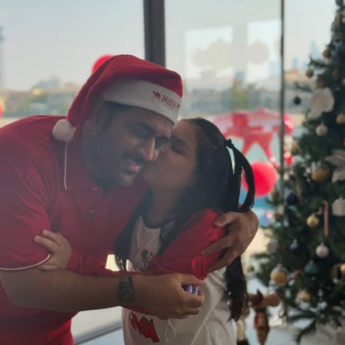 MS Dhoni turns Santa Claus for daughter Ziva, wife Sakshi and Kriti ...