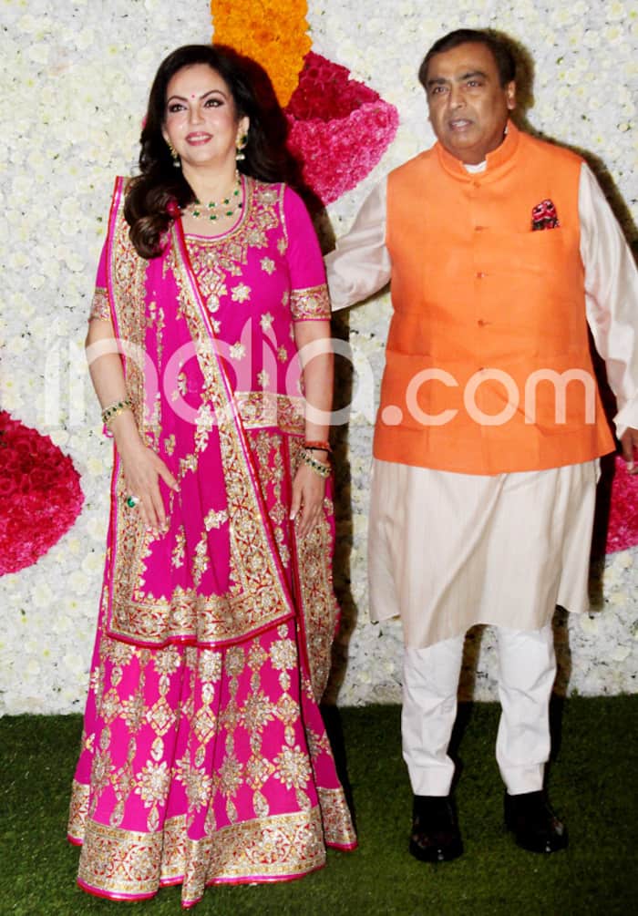 Isha Ambani looks pretty in pastel saree