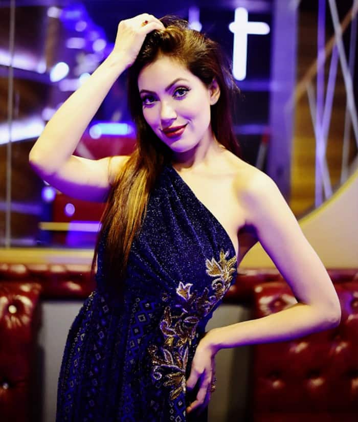 Munmun Dutta looks sexy in floral print