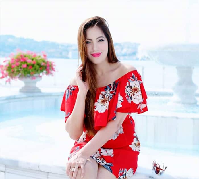 Taarak Mehta Ka Ooltah Chashmah Star Munmun Dutta Sizzles in Red Dress ...