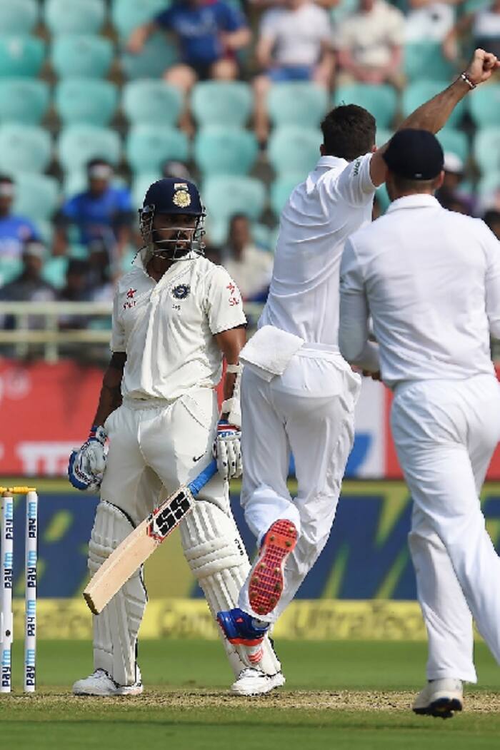 Murli Vijay caught at gully position