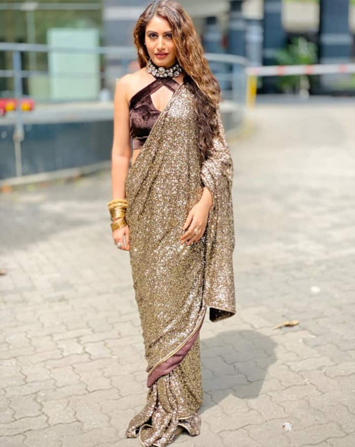 Naagin 5 actress Surbhi Chandna looks stunning in black saree
