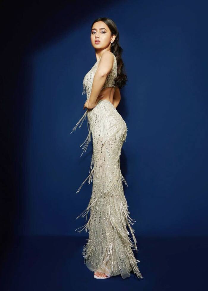 Tejasswi Prakash Flaunts Hot Figure in Glamorous Silver Gown, Leaves ...