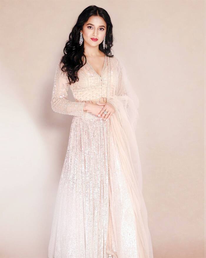 Tejasswi Prakash is a Breath of Fresh Air in a Pastel Peach Lehenga ...