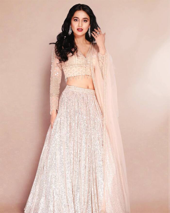 Tejasswi Prakash is a Breath of Fresh Air in a Pastel Peach Lehenga ...