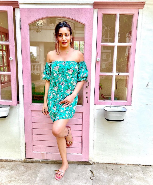 Surbhi Chandna posted a slew of bold pictures on Instagram wearing a ...