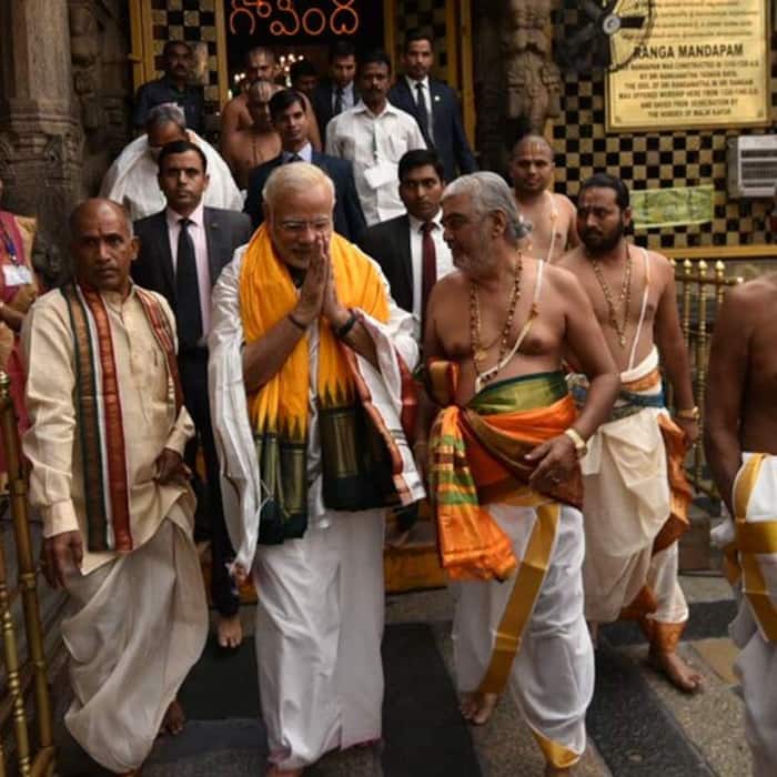 Narendra Modi offer prayers at the Sri Venkateswara Swamy Temple in ...