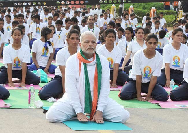 Narendra Modi performs asanas on International Yoga Day 2015 ...