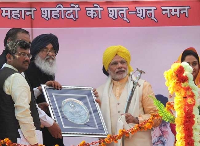 Narendra Modi pays homage to statues of Bhagat Singh, B K Dutt, Rajguru ...