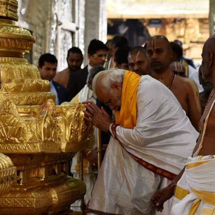 Narendra Modi offer prayers at the Sri Venkateswara Swamy Temple in ...