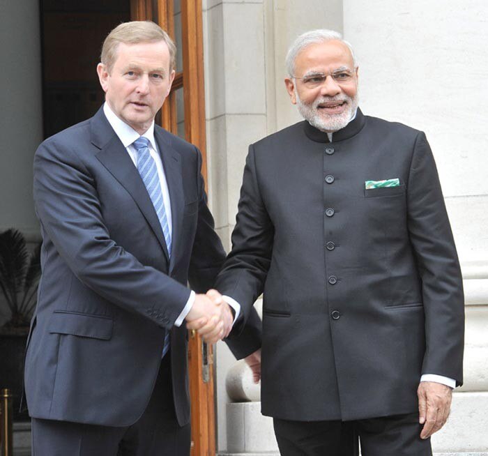 Narendra Modi received Leo Varadkar, on his arrival at the Dublin airport