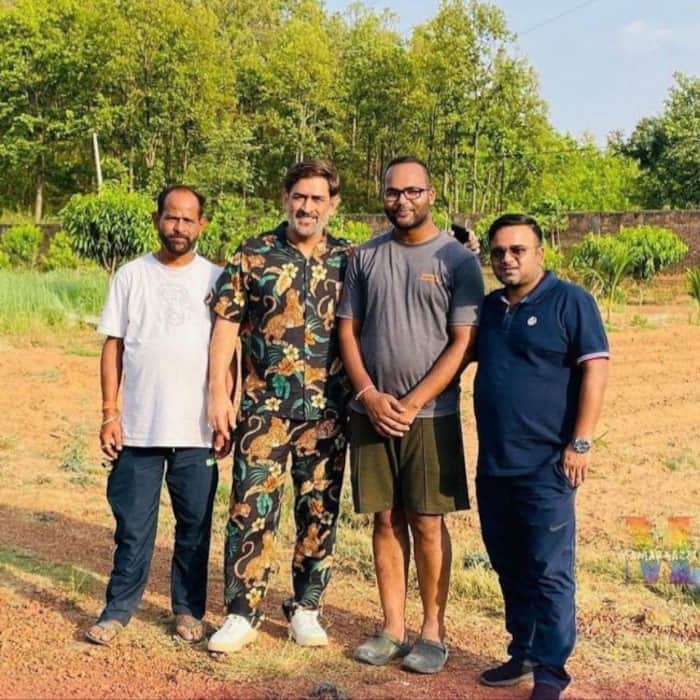 Dhoni's elder brother Narendra Singh Dhoni works as..., he lives ...
