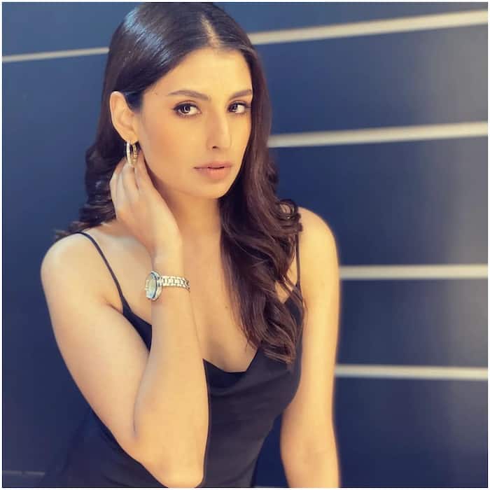 IPL 2022: Anchors Who Make Heads Turn | PHOTOS