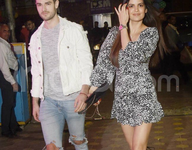 Natasa looks radiant