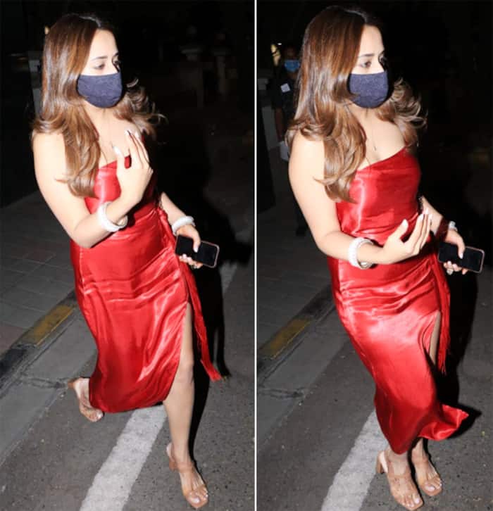 Varun Dhawan's Wife Natasha Dalal Looks Fabulous in a Sizzling Red ...