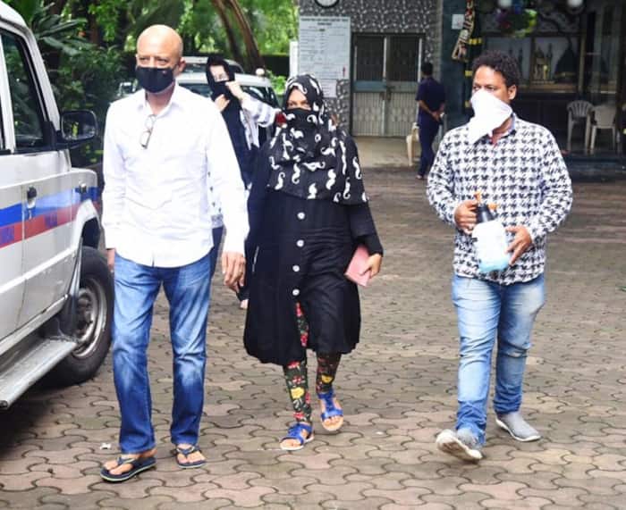 Jagdeep Funeral: Javed Jaffrey, Naved Jaffery, Friends And Other Family ...