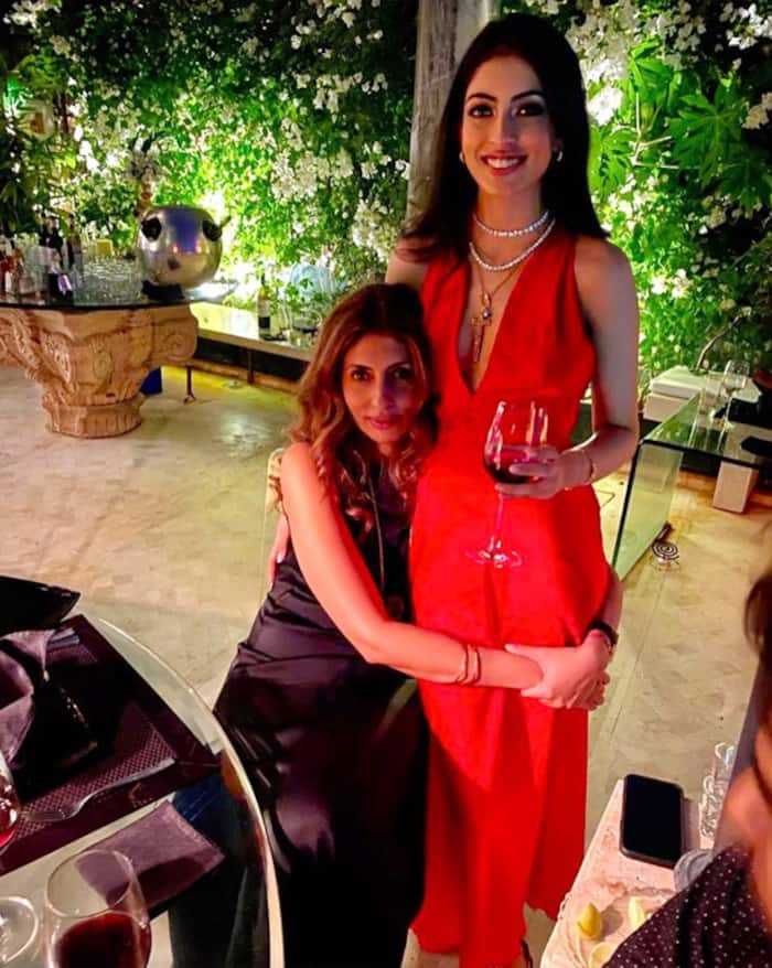 Navya Naveli Nanda’s Best Photos With Her Family is Something You ...