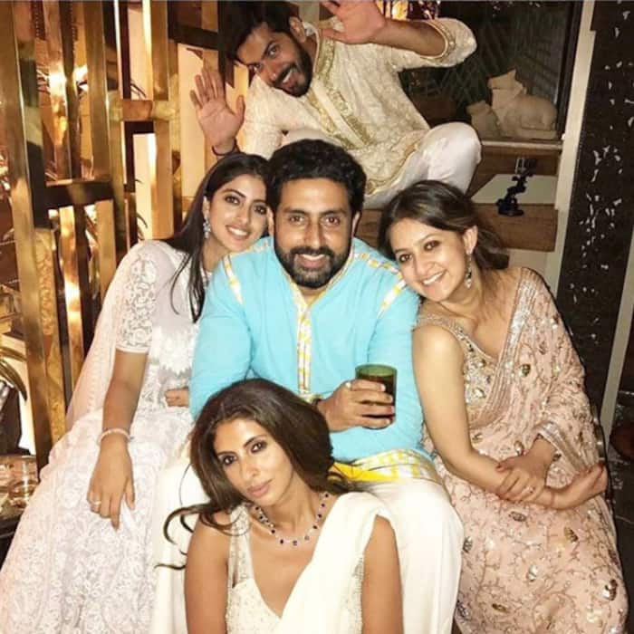 Navya Naveli Nanda loved by grand father Amitabh Bachchan