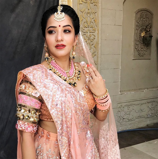 Nazar actor Monalisa shared her new bridal look
